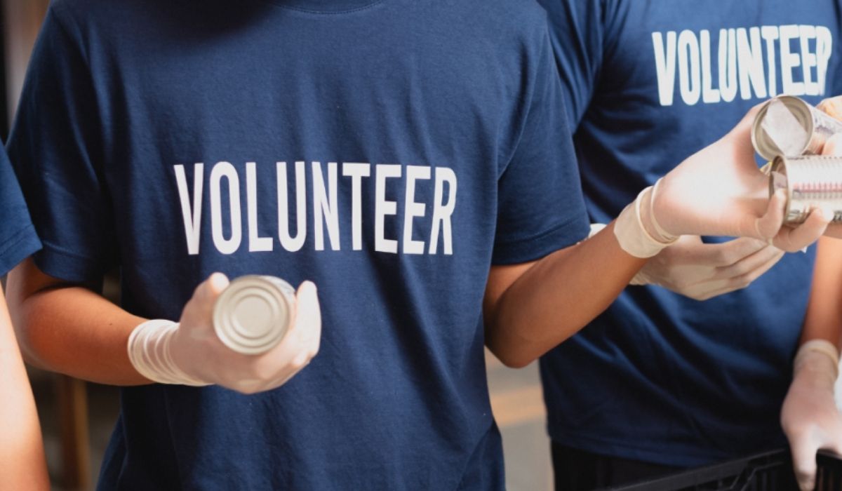 BEAUTIFUL! 8 Inspiring Stories of Volunteers Who Made a Difference ...